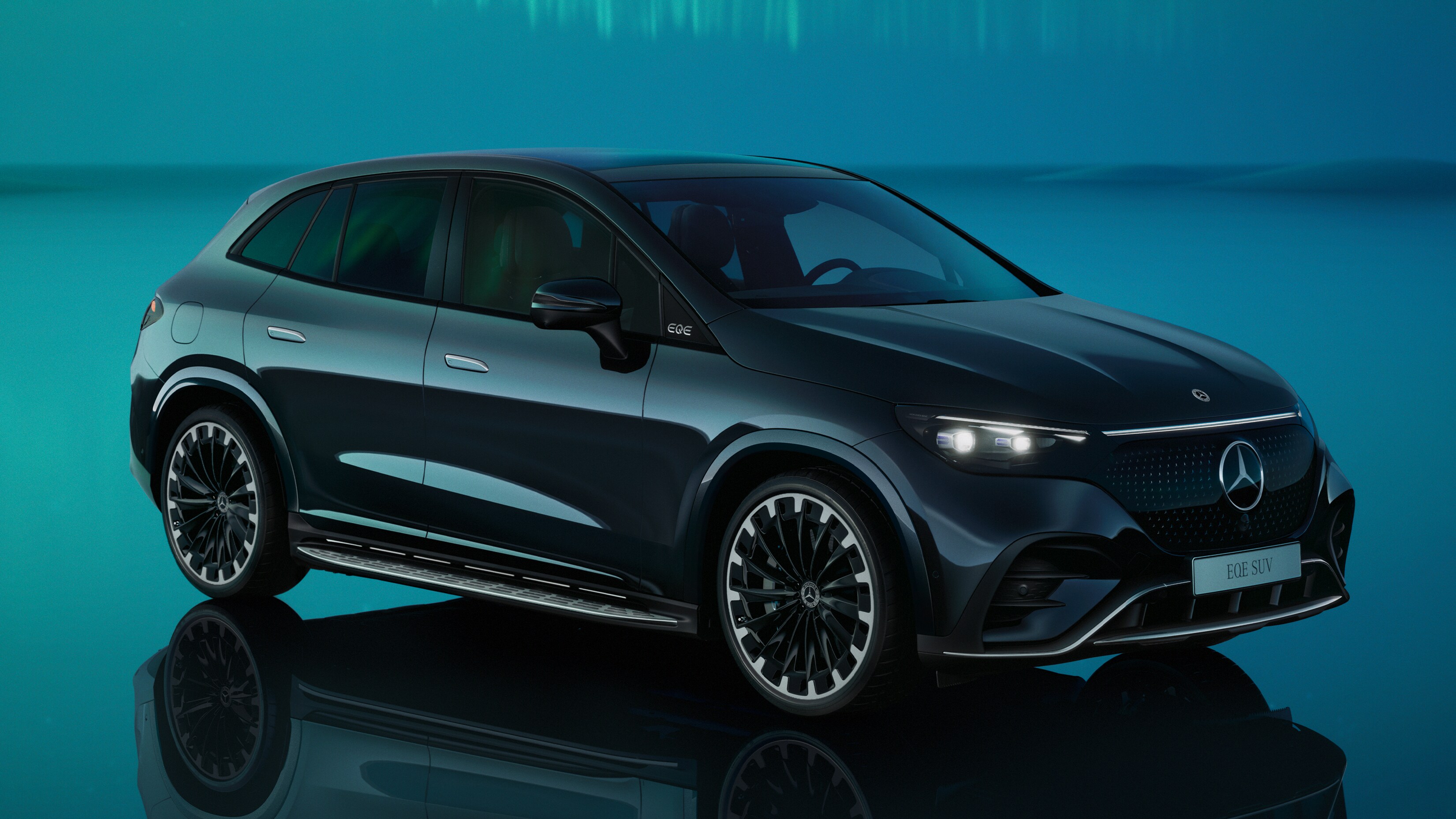 Mercedes eq3 store
